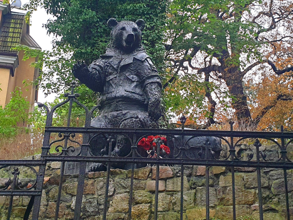 Wojtek, a hős barnamedve, a Balti-tenger fehér városa és egy lengyel ...